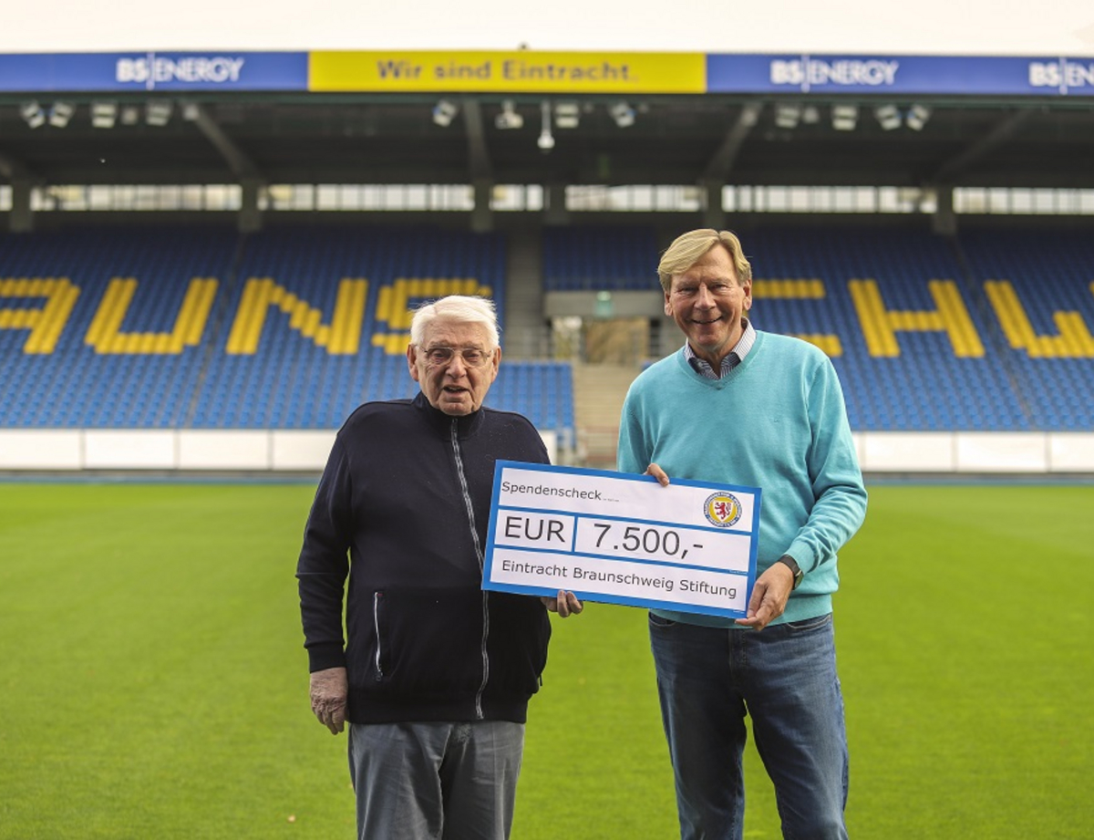 Richard Hartwig überreicht großzügige Spende - Eintracht Braunschweig