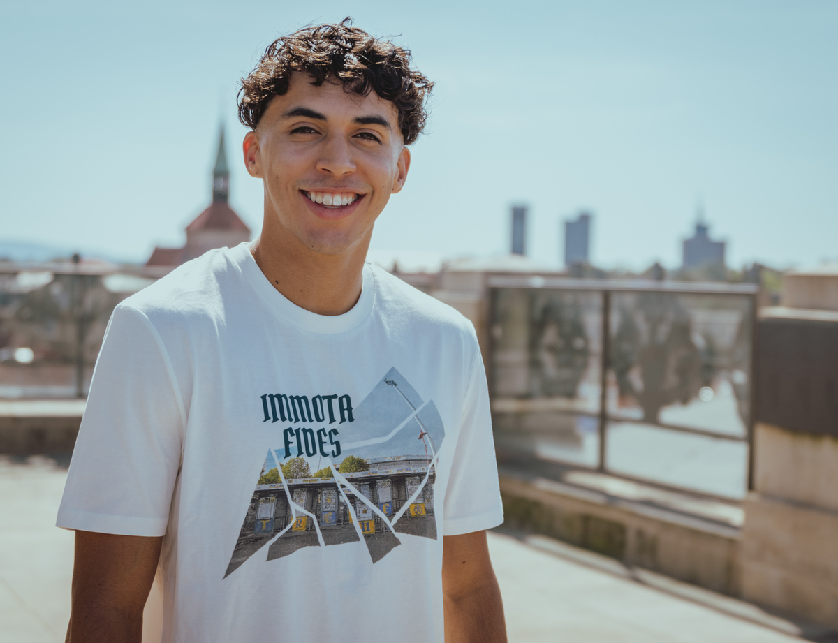 Johan Gómez verlängert seinen Vertrag um zwei Jahre - Eintracht ...