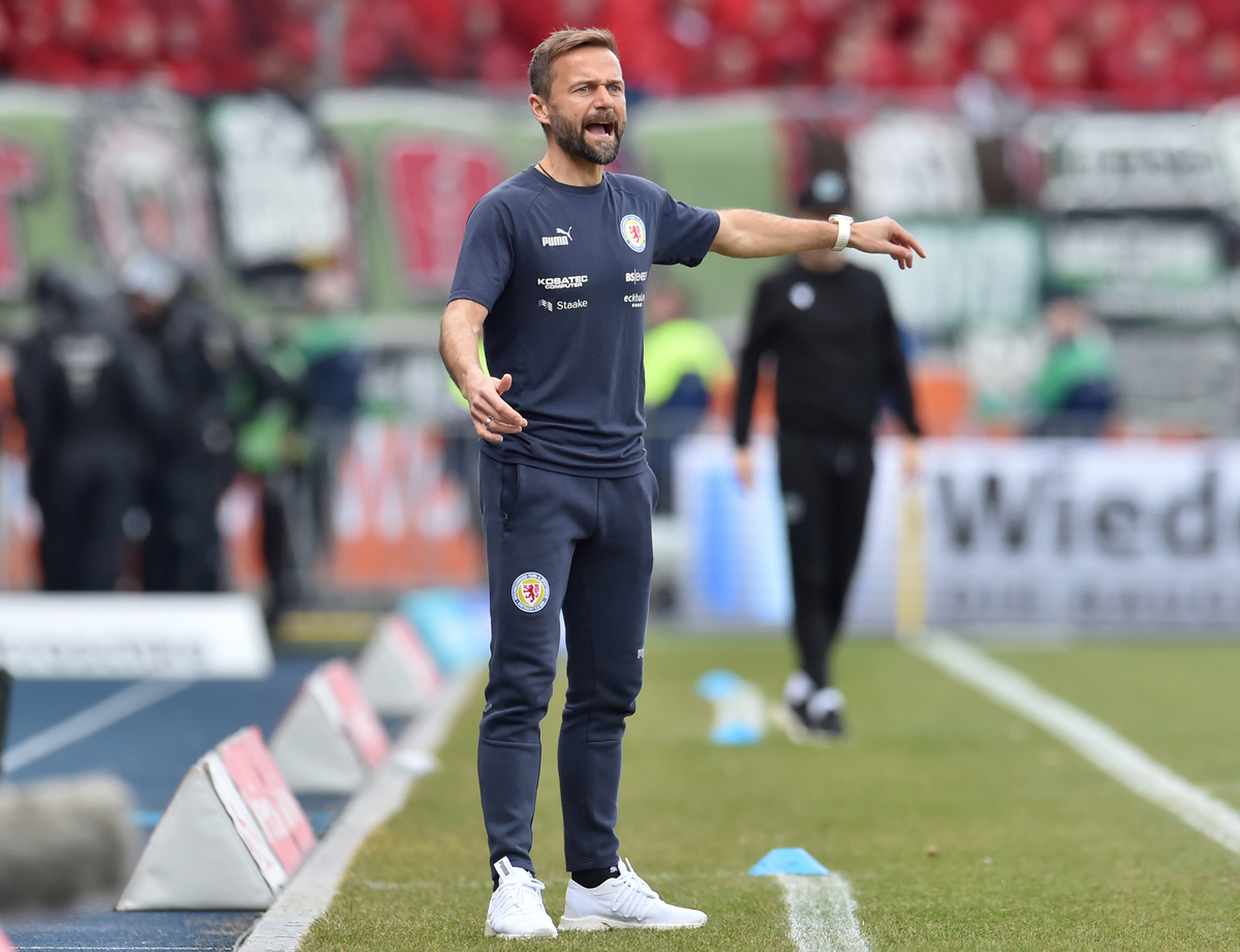 Eintracht stellt Trainer Michael Schiele frei - Eintracht Braunschweig