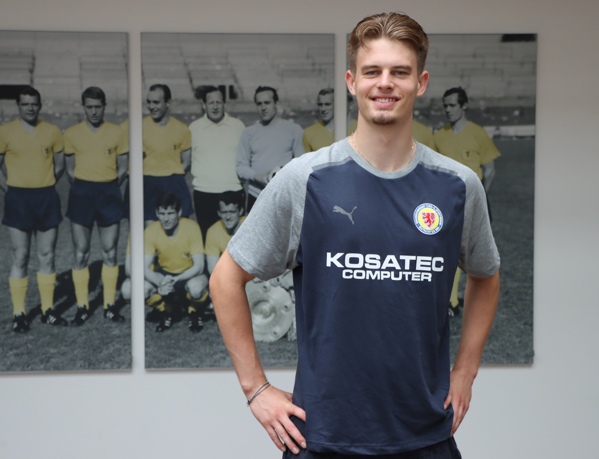 Justin Duda erhält seinen ersten Profivertrag bei Eintracht ...