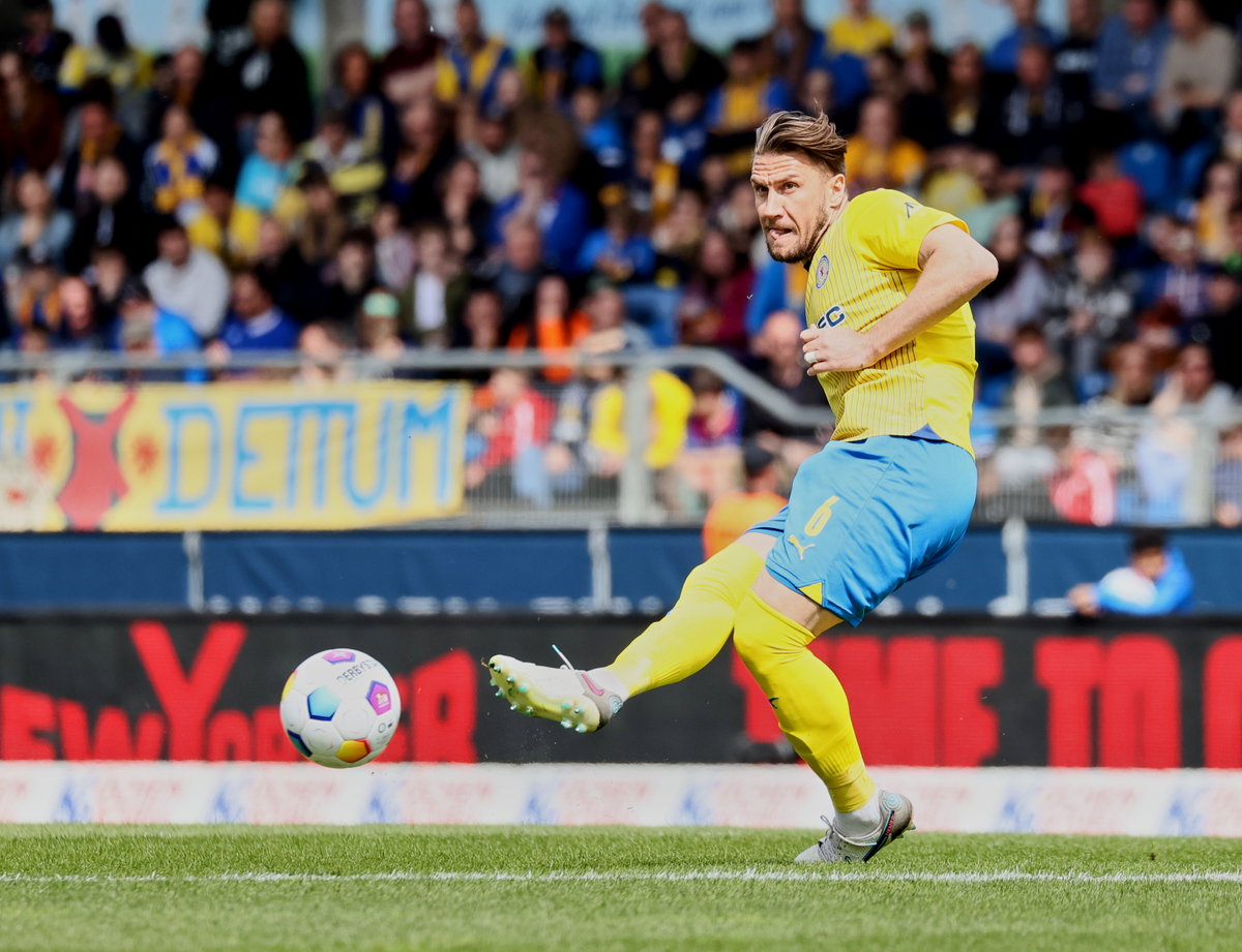 Tinte trocken! Ermin Bicakcic bleibt bei Eintracht Braunschweig ...