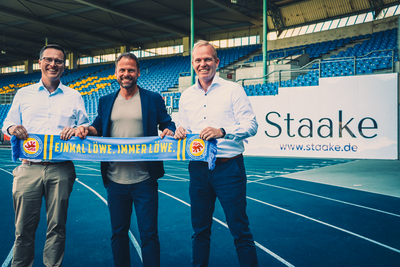 Jochen Staake Stiftung verlängert Partnerschaft mit der Eintracht ...